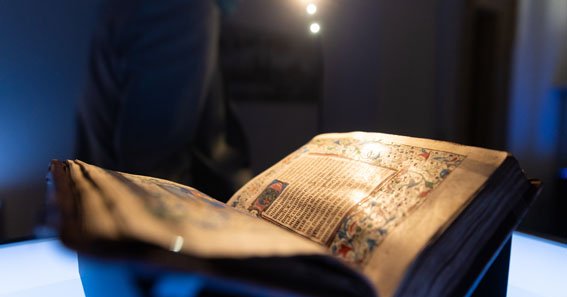 Erlesen - 200 Jahre Bibliothek des Metropolitankapitels